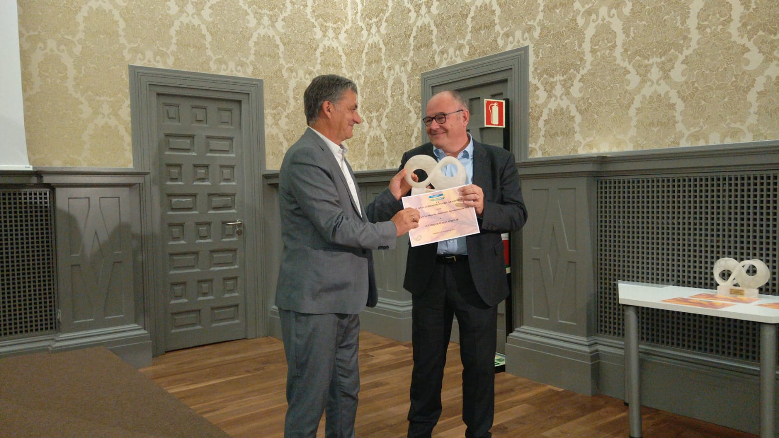 The Aragonese "Alianza Agroalimentaria" presents Enrique Playán with ...